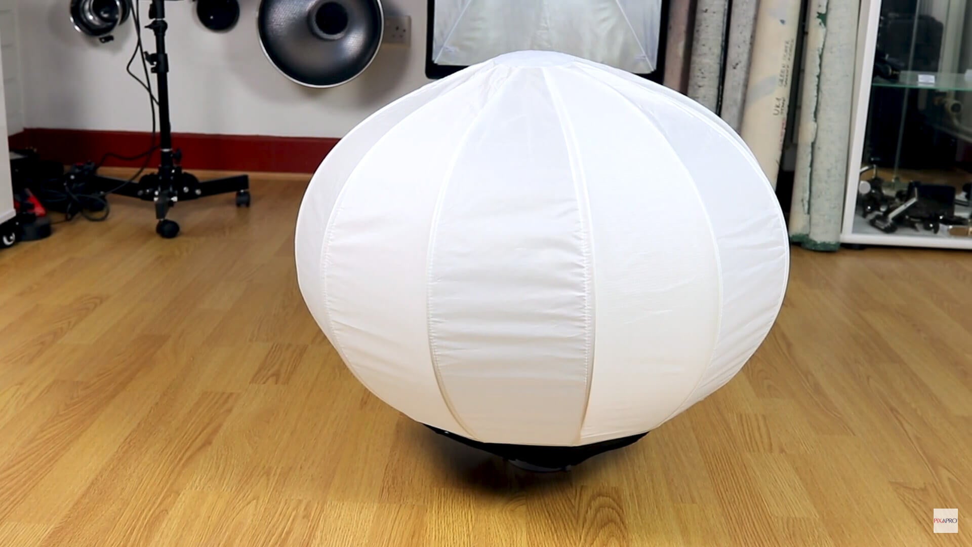 How To Set up the 65cm Collapsible Diffuser Ball - EssentialPhoto & Video